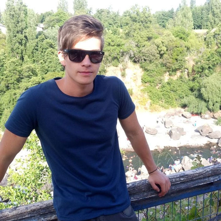 ¿Qué color tiene la sangre en una hemorragia arterial?